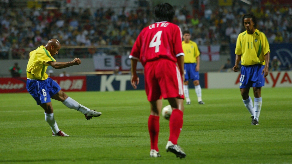 Roberto Carlos Goal 15' | Brazil vs China PR | 2002 FIFA World Cup ...