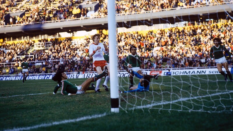 Zbigniew Boniek Goal 43' | Poland vs Mexico | 1978 FIFA World Cup ...