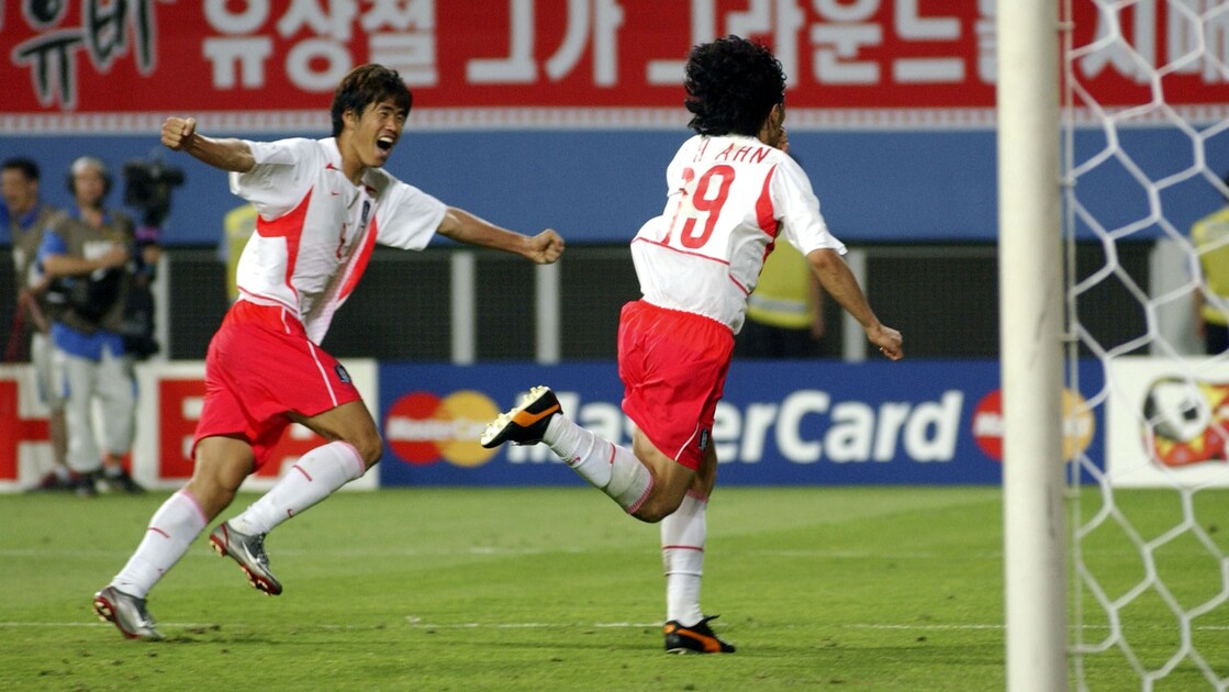 Watch extended highlights from the 2002 FIFA World Cup™ for free on FIFA+