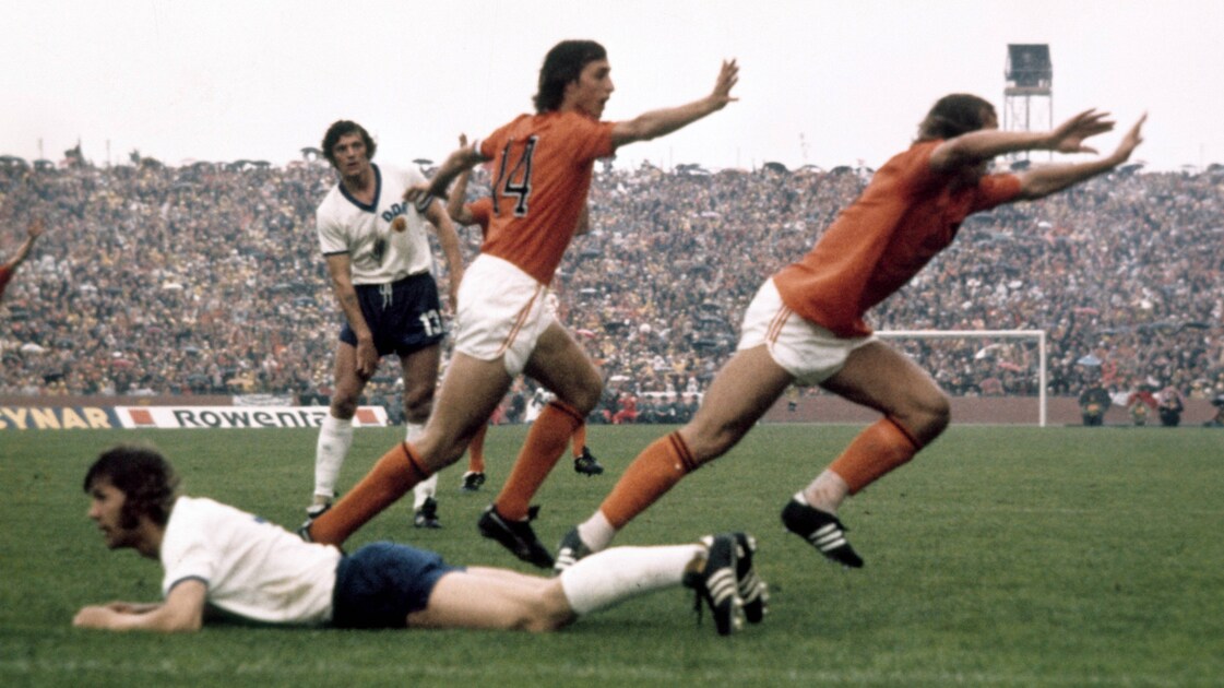 Rob Rensenbrink Goal 59' | German DR vs Netherlands | 1974 FIFA World ...