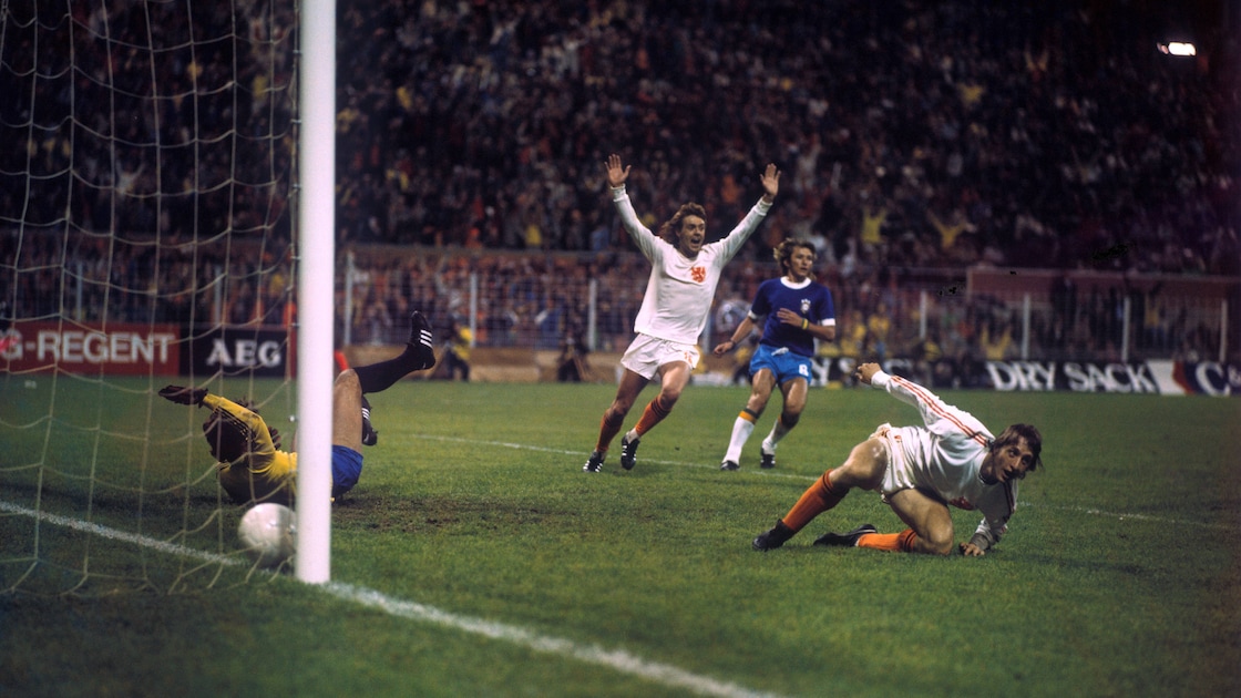 Johan Cruyff Goal 65' | Netherlands vs Brazil | 1974 FIFA World Cup ...